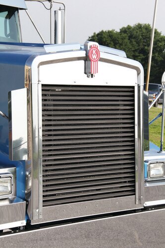 Kenworth W900L PYTHON GRILL W/24 1/4" ROUND HOLE BARS by Roadworks